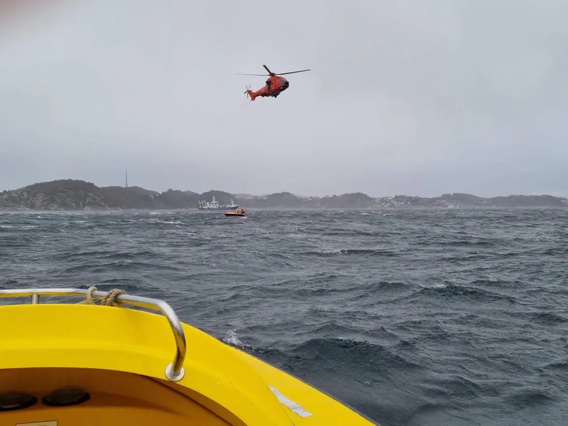Samtrening med SAR-helikoptret fra Heidrun