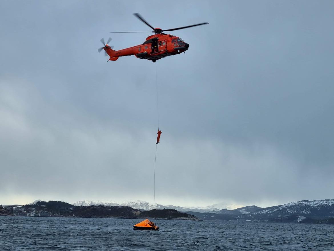 Samtrening med SAR-helikoptret fra Heidrun